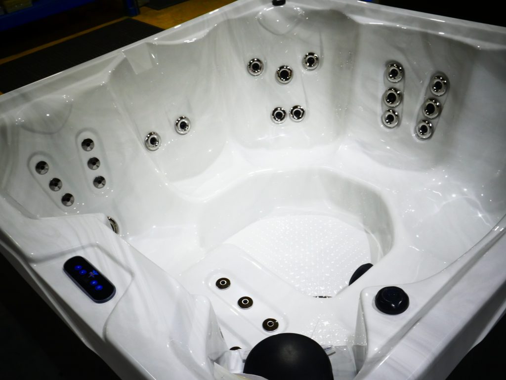 X-3 Lifestyle Spa - Aqua Living